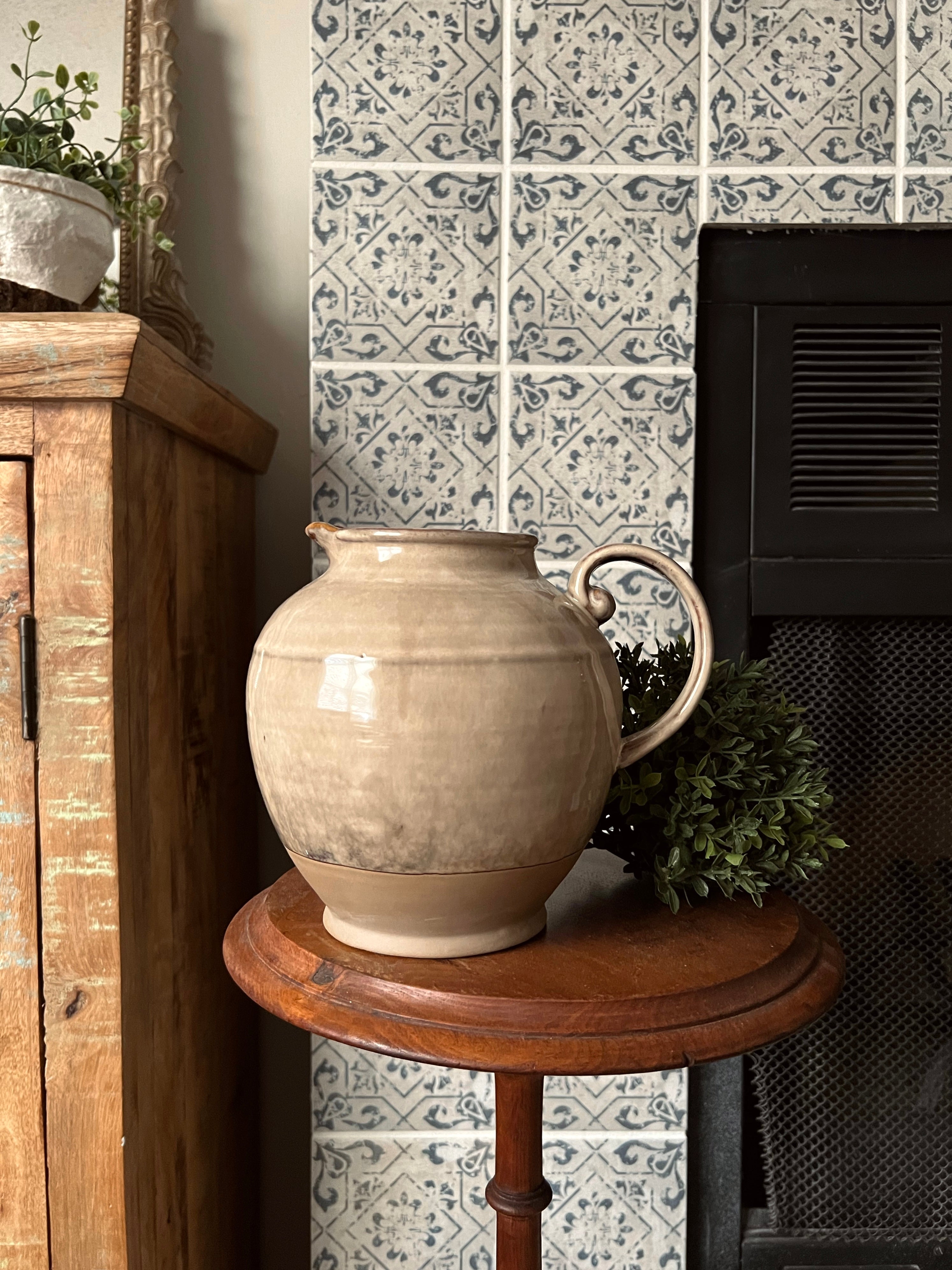 Round Modern Cottage Stoneware Pitcher – Homestead City Decor